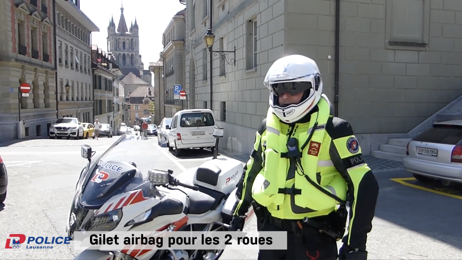Corps de Police de la ville de Lausanne - Démo déploiement gilet airbag ...